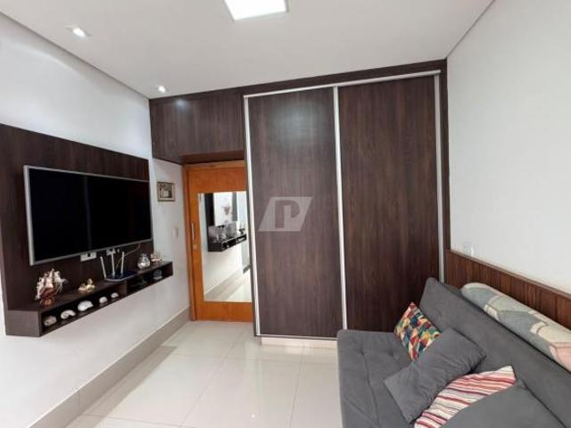 Casa em condomínio à venda em Piracicaba SP, no bairro Taquaral. Com 3 quartos, 3 suítes, 4 banheiro
