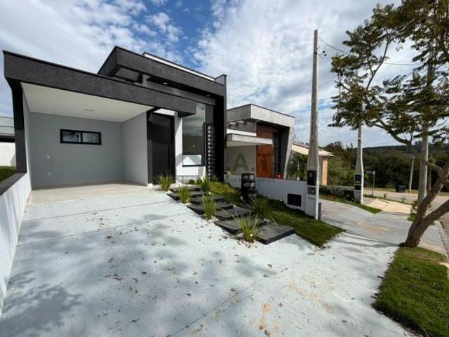 Casa em Condomínio à Venda em Sorocaba SP! 3 Quartos, 1 Suíte, 2 Salas, 3 Banheiros, 3 Vagas de Gara