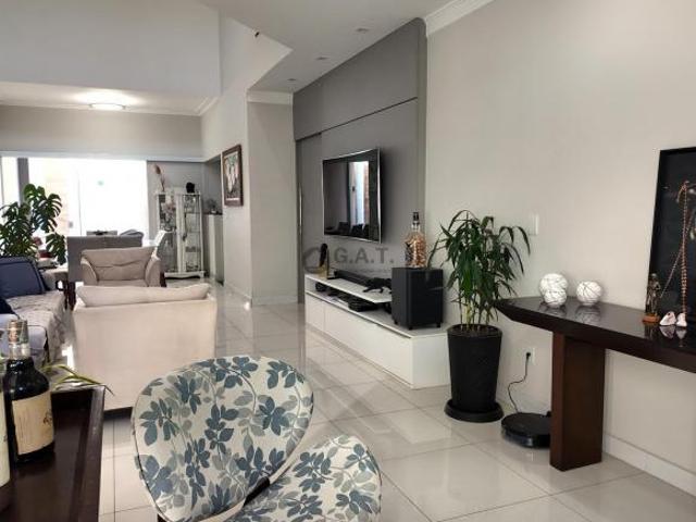 Casa em condomínio à venda em Sorocaba SP, bairro Aparecidinha: 4 quartos, 4 suítes, 6 banheiros, 4
