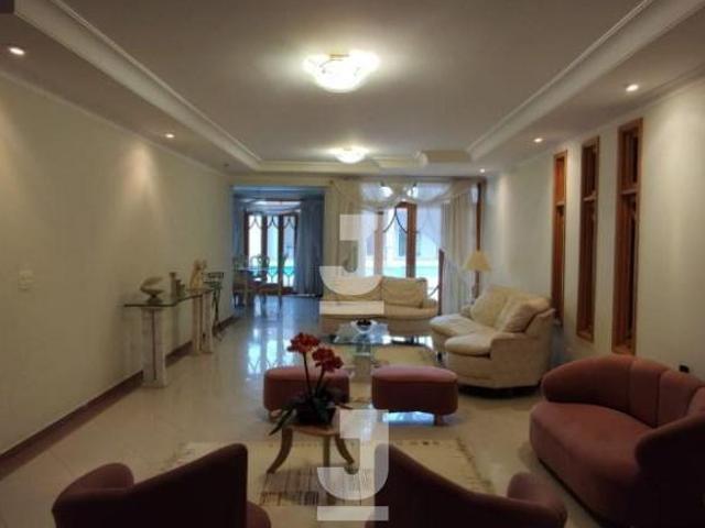 Exclusividade Térrea no Alphaville Campinas: Mansão de 690m² em Lote Monumental