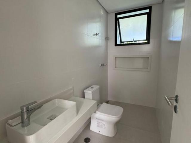 Casa em condomínio à Venda na Barra do Sahy – Piscina, 4 Suítes