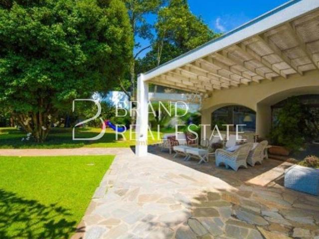 Casa em Condomínio á venda na Chácara Flora, 4 suítes, 10 vagas, piscina e quintal