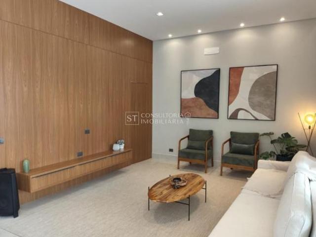 Casa em condomínio à venda na Fazenda Santa Lúcia, 3 suítes, closet e porteira fechada!