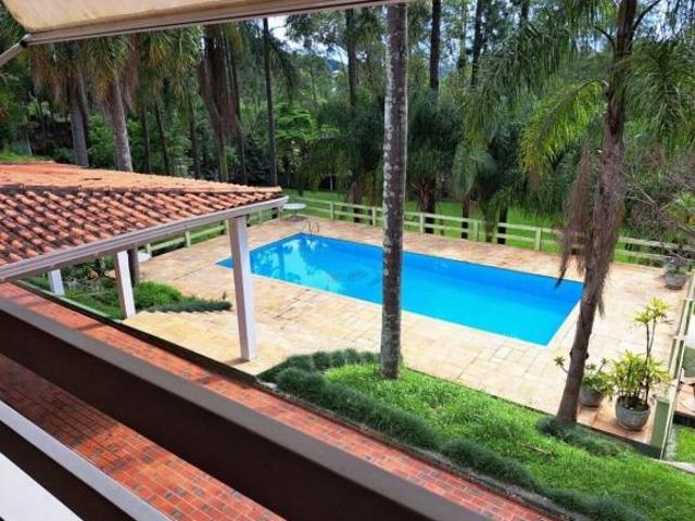 Casa em Condomínio à Venda na Granja Viana sendo com 5.229m² de Terreno