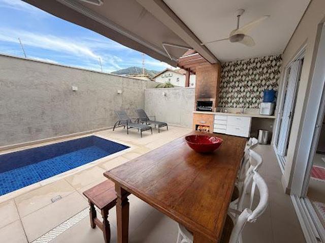 Casa em Condomínio à Venda na Praia de Juquehy | 3 Suítes | Piscina Privativa | Escritura Definitiva