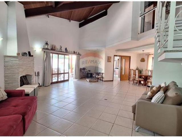 Casa em condomínio à venda na Praia de Pernambuco Guarujá