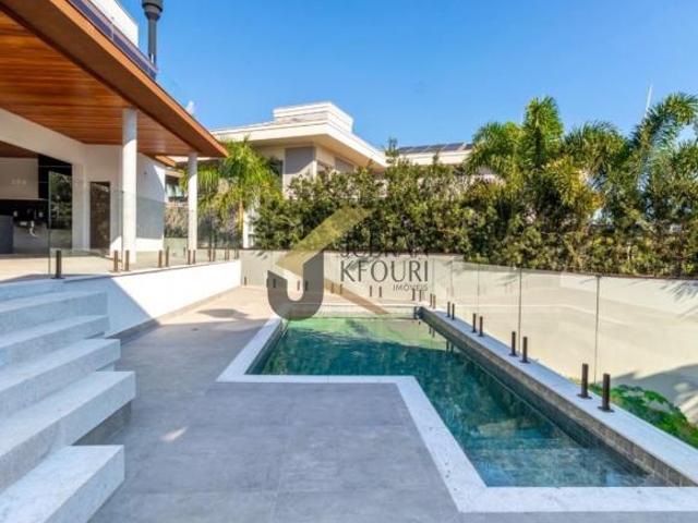 Casa em condomínio à venda na região do Shopping Galeria Campinas, com 4 suítes, lazer comum e gar
