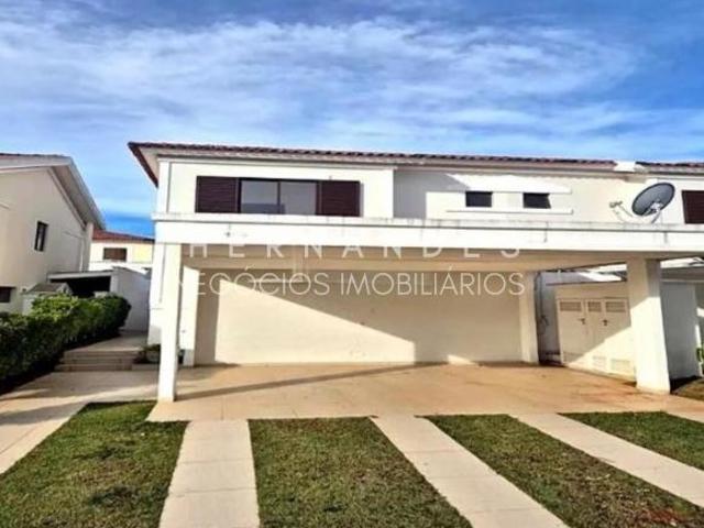 Casa em Condomínio à Venda no Tamboré: 3 Quartos, 1 Suíte, 3 Banheiros, 2 Vagas