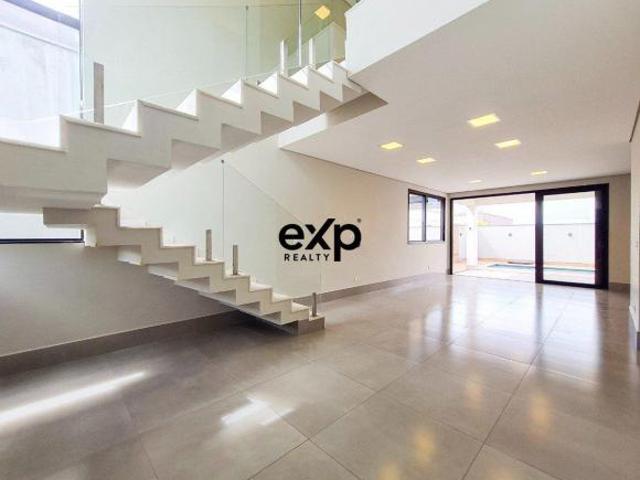 Sobrado com 3 suítes, piscina e espaço gourmet no Villa D&apos Aquila