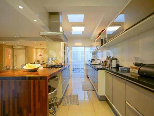 Casa em Condomínio à Venda no Alto da Boa Vista