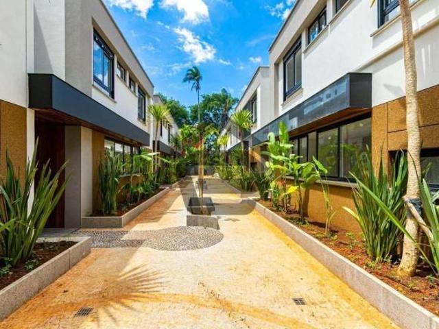 Casa em Condomínio à Venda no Alto da Boa Vista