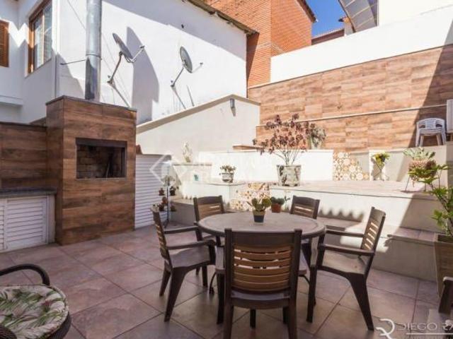 Casa em condomínio à venda no bairro Santo Antônio, Porto Alegre