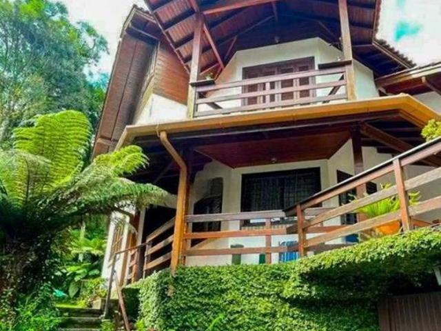 CASA EM CONDOMÍNIO À VENDA NO CENTRO GRAMADO