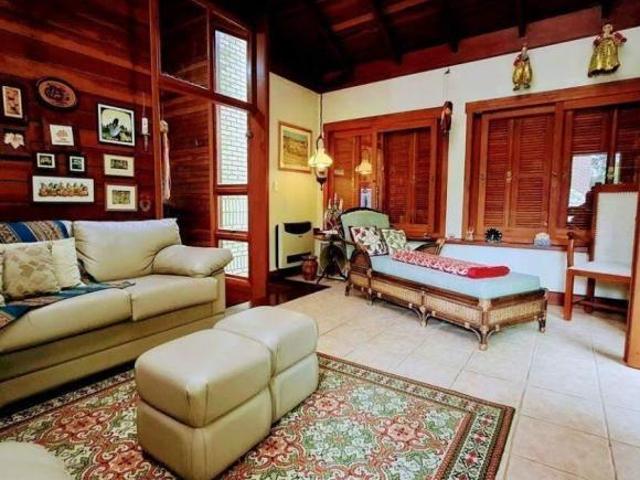 CASA EM CONDOMÍNIO À VENDA NO CENTRO DE CANELA