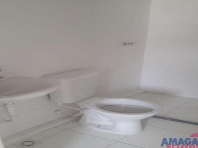 Casa em Condomínio à Venda no Jardim Colônia