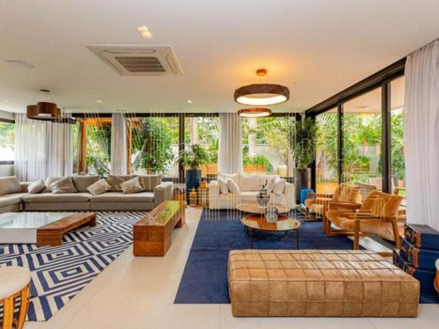 Casa em condomínio à venda no Jardim Cordeiro | 4 quartos / 4 suítes