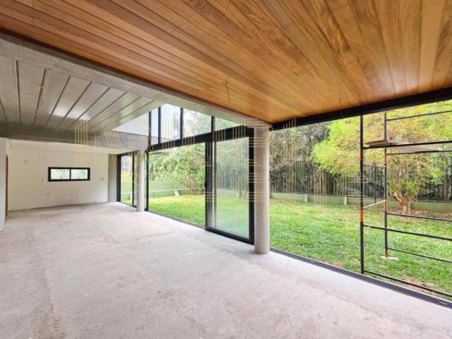 Casa em condomínio à venda no Jardim Cordeiro | 4 quartos / 4 suítes