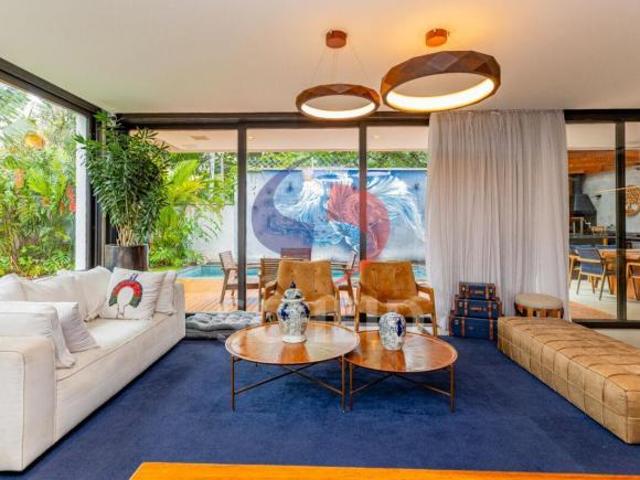 Casa em Condomínio á Venda no Jardim Cordeiro com 476m², 4 quartos sendo 4 suítes, 4 vagas