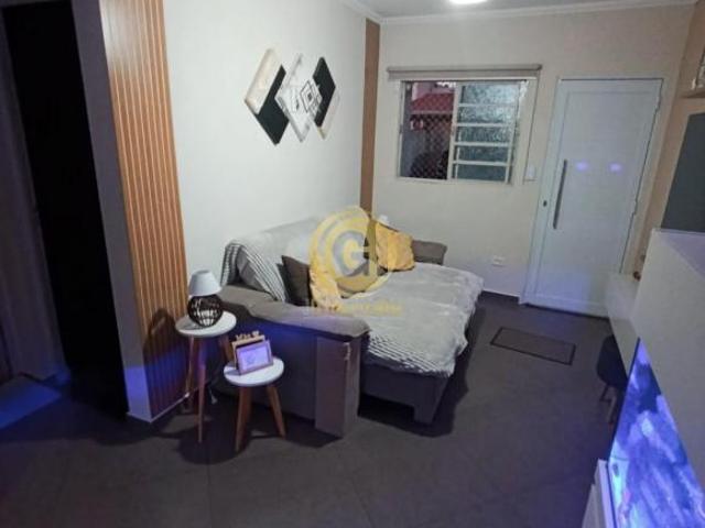 Casa em condomínio à venda no Parque Santo Antônio, Jacareí SP: 2 quartos, 1 sala, 2 banheiros, 2 va
