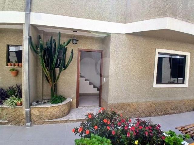 Casa em Condomínio à Venda no Santa Teresinha – 3 Dormitórios | 116m² | 3 Vagas