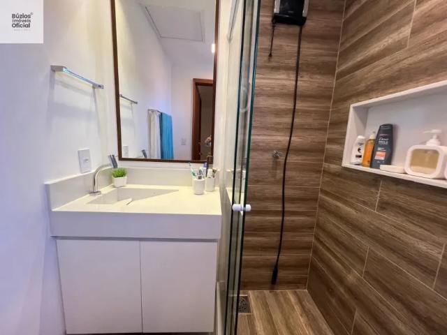 Casa em Condomínio à venda, reformada, com 4 suítes, 300 metros da Praia
