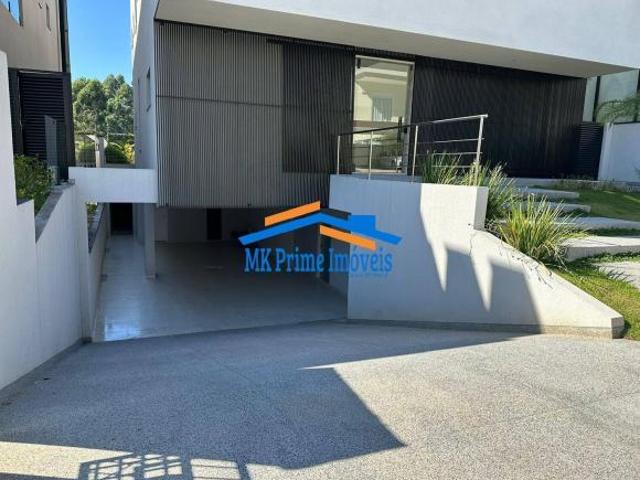 Casa em Condomínio a Venda sendo 4 suítes, 7 Vagas no Villa Solaia