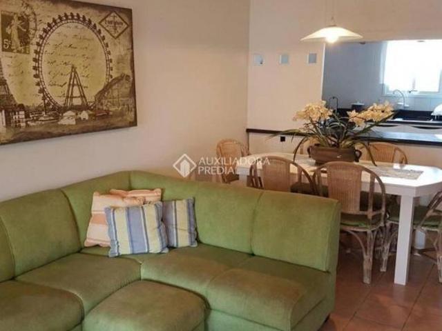 CASA EM CONDOMÍNIO Á BEIRA MAR