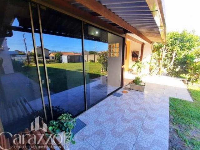 Casa em Condomínio a poucos metros da praia