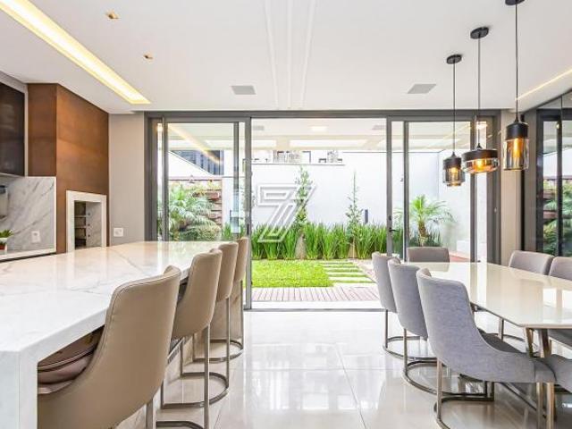 Casa em condomínio ao lado do parque Barigui