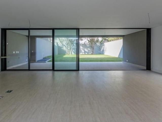 casa em condomínio / altíssimo padrão / recém construída / 850m² construída