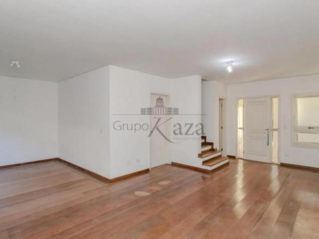Casa em Condomínio Alto de Pinheiros 3 Dormitórios 175m²