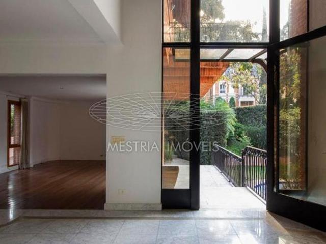 Casa em Condomínio Alto Padrão com excelente segurança!