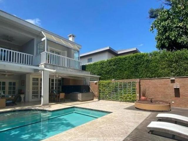 Casa em Condomínio Alto Padrão de 4 Quartos com 4 Vagas 610m² à Venda