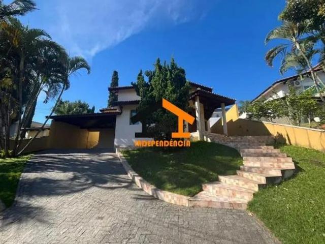Casa em condominio alto padrão em Jandira estuda permuta por apartamento