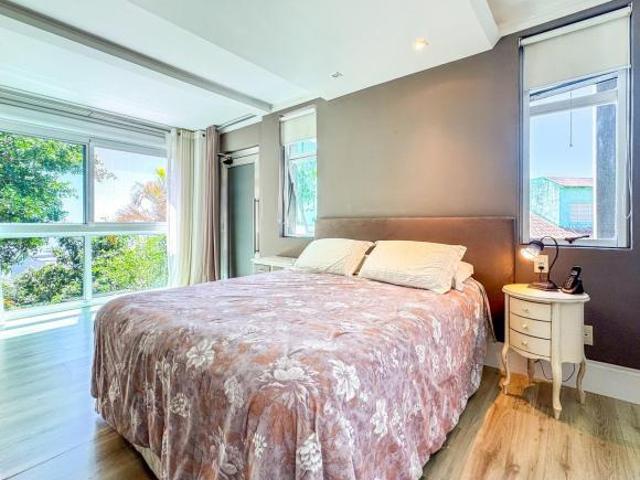 Casa em condomínio Alto Padrão Vila Assunção 03 suítes e 04 Garagens cobertas