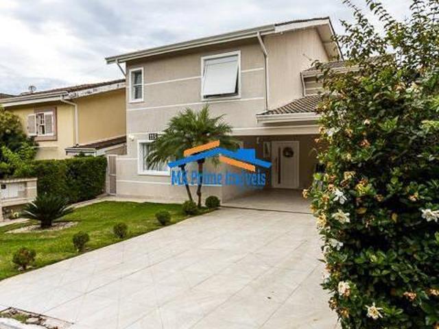 Casa em Condomínio Alphaville 4 Dorm. sendo 2 Suítes Piscina
