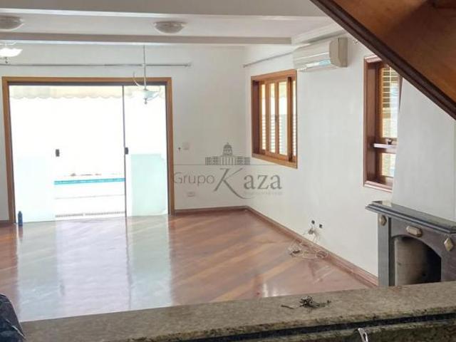 Casa em Condomínio Alphaville 4 Dormitórios 302,53m²