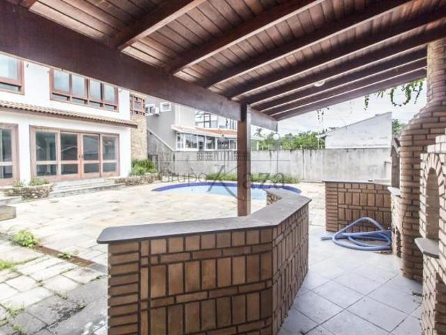 Casa em Condomínio Alphaville 4 Dormitórios 608m²