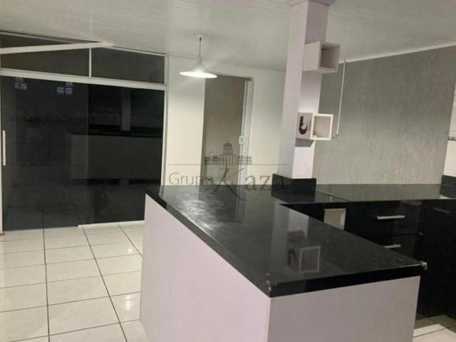 Casa em Condomínio Bosque das Aroeiras Jardim Paraíso 3 Dormitórios 87m²