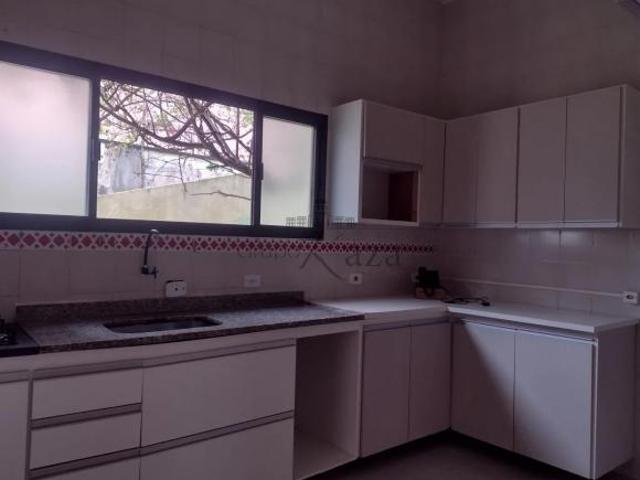 Casa em Condomínio Bosque dos Eucaliptos Residencial Vilage Amsterdã 3 Dormitórios 140m²