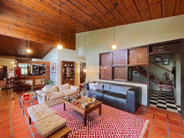 Casa em Condominio bairro Cascata