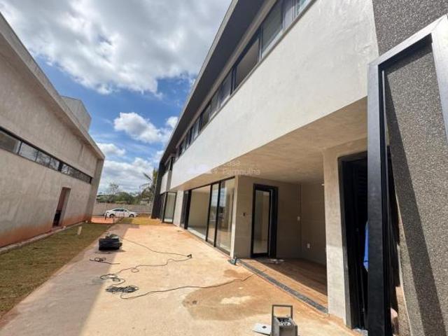 Casa em Condomínio, bairro Trevo