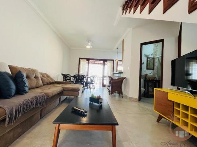 Casa em condomínio bem próxima da praia
