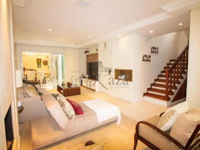 Casa em Condomínio Brooklin 4 Dormitórios 230m²