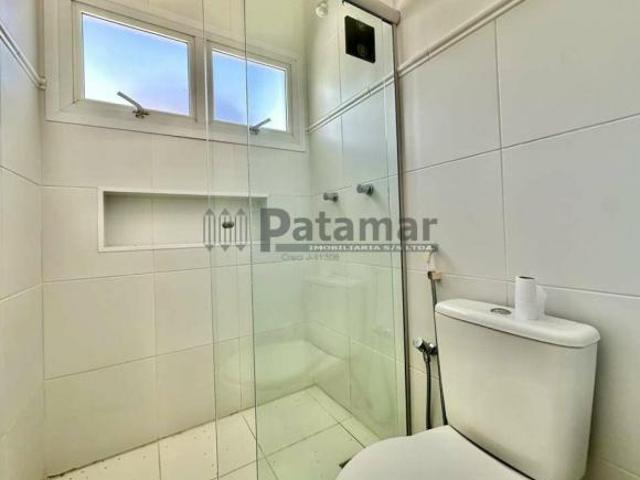Casa em condomínio Golf Park 4 Quartos/ 2 suítes, varanda gourmet, piscina, 3 lareiras!