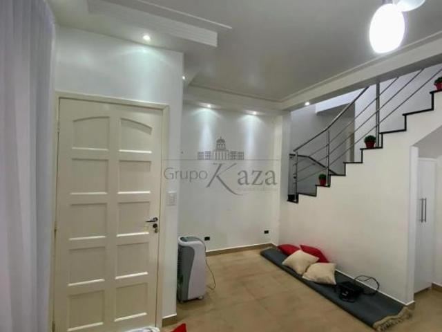 Casa em Condomínio Garden Club Residencial Jardim Primavera Jacareí 2 SUITES