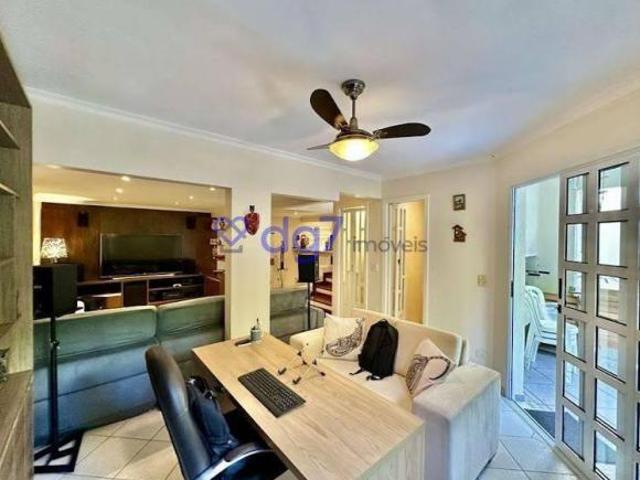 Casa em condomínio Granja Viana com 3 dormitórios e 2 vagas!