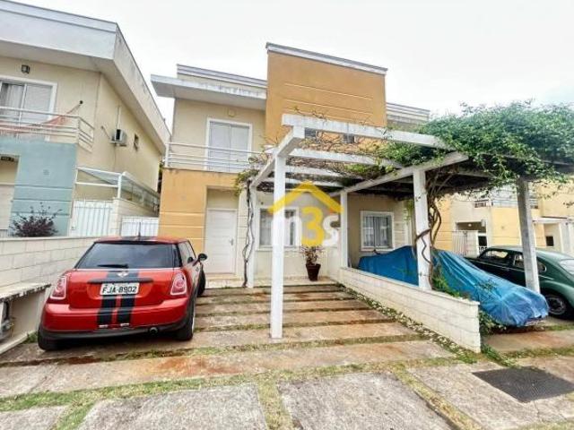 Casa em condomínio Granja Viana com 3 quartos, 1 suíte, 2 vagas, 135m² a venda por 810.000,00