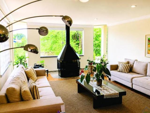 Casa em Condomínio Granja Viana | 4 Quartos, Suíte, Piscina e Lazer
