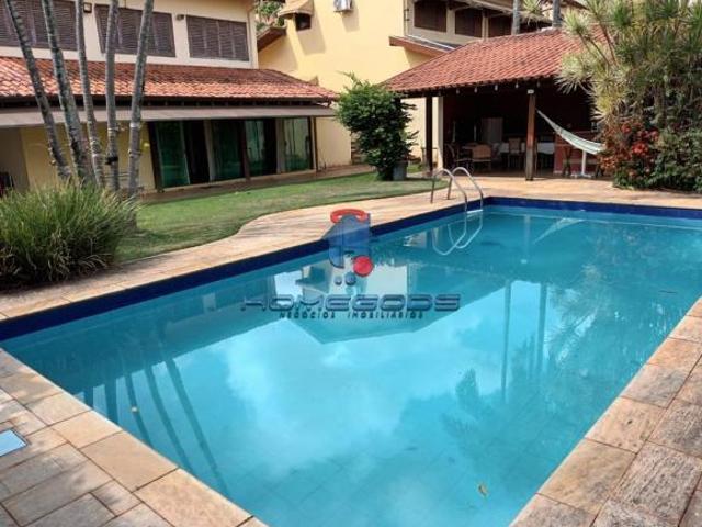 Casa em condomínio do bairro Gramado com 3 dorm. sendo 1 suíte, e muito espaço experto